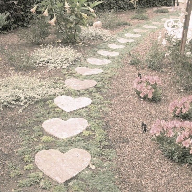 How to Create a Heart-Shaped Stepping Stone Path for Your Garden – New ...